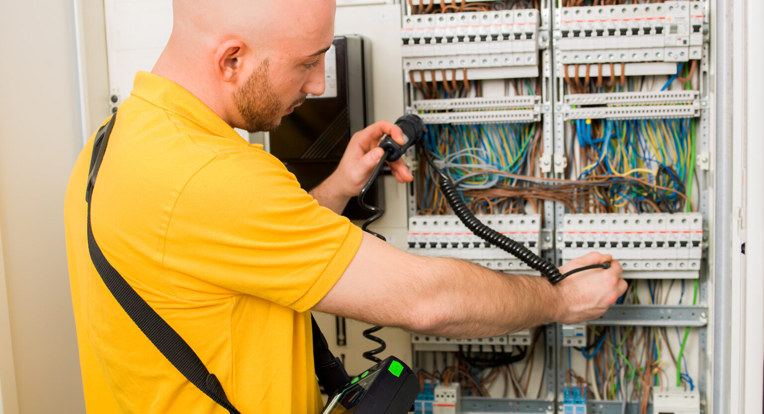 Anlagenprüfung nach DIN VDE 0105-100 | Riedle + Bertsch